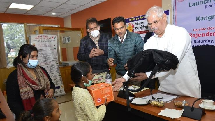 राज्यपाल ने संवेदना किट और निःक्षय कार्यक्रम का शुभारम्भ किया